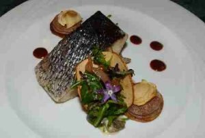 filet de maigre au cidre galette de pomme de terre et andouille